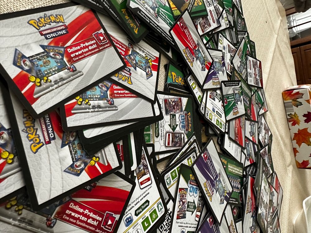 + 350 Pokemon online codes (Neu (gemäss Beschreibung)) in Lugaggia für ...