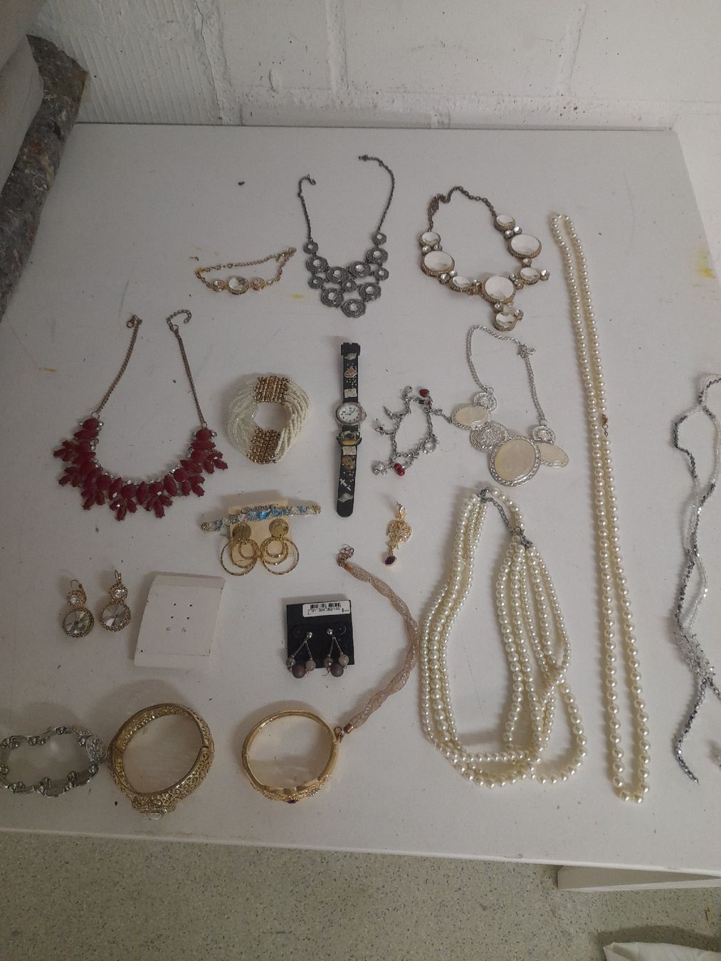 SCHMUCK UND BIJOUTERIE (Gebraucht) in Glattbrugg für CHF 1 – nur ...