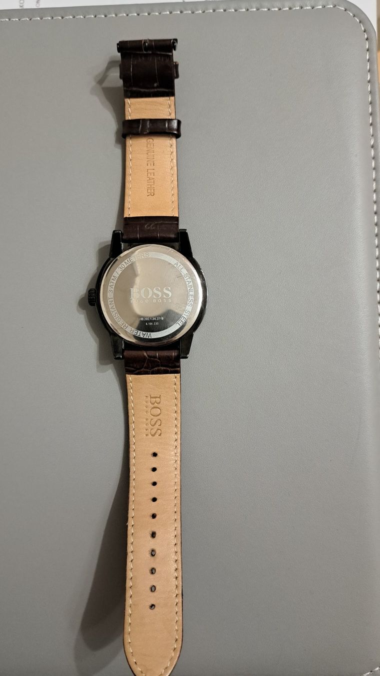Montre Hugo Boss, cuir brun, état impeccable 45mm (Neuf (Voir ...