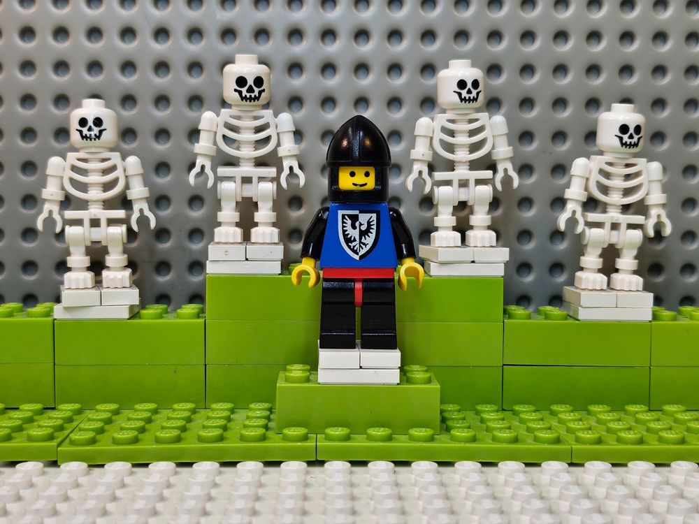 5 Lego-Figuren Castle Vintage, Black Falcon, Skelett gen001 (Gebraucht ...