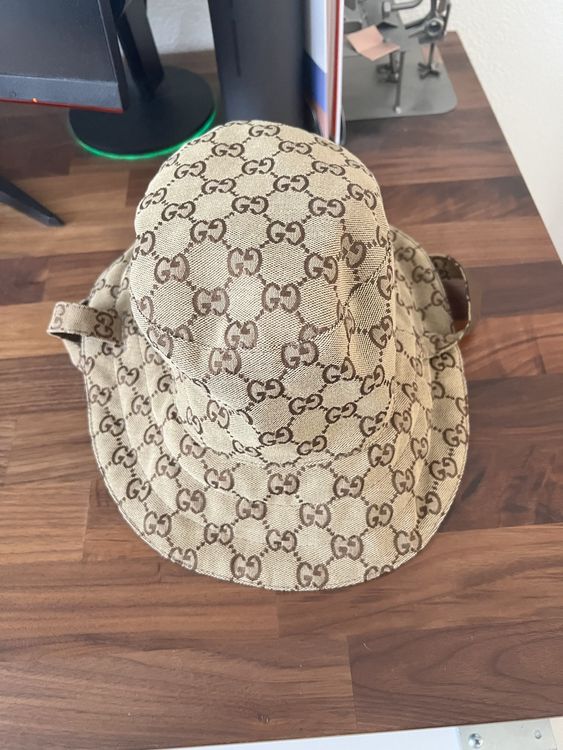 GUCCI REVERSIBLE HAT IN GG CANVAS AND NYLON | Kaufen auf Ricardo