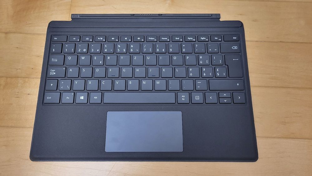 Surface Pro Type Cover - schwarz neu (Neu und originalverpackt) in Seuzach für CHF 72 – mit ...