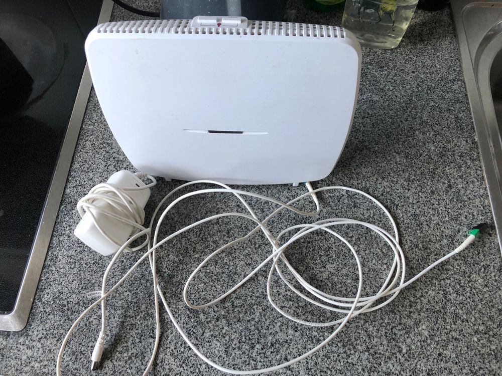 Sunrise Router inkl. Glasfaserkabel | Kaufen auf Ricardo