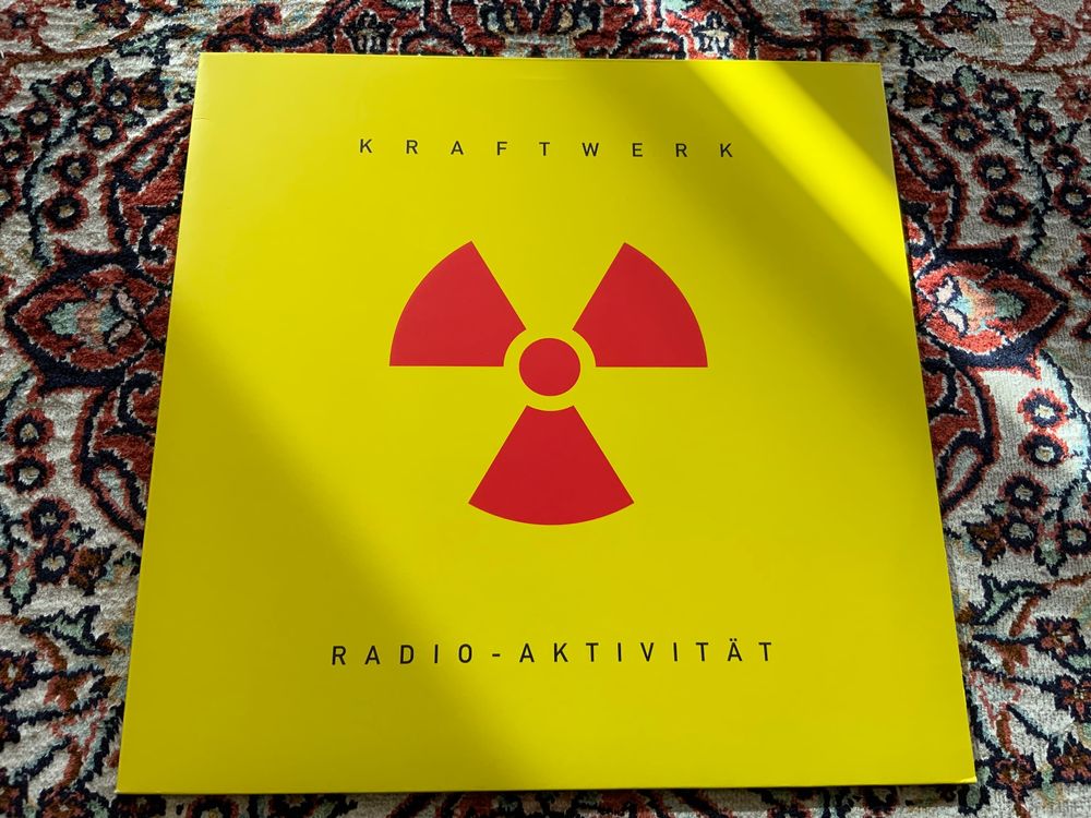 Kraftwerk Radioactivity Vinyl Remaster (Gebraucht) in zürich für CHF 19 ...