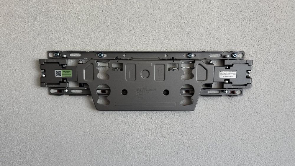 LG TV Wandhalterung, neuwertig, flexibel, Top Zustand! (Gebraucht) in ...