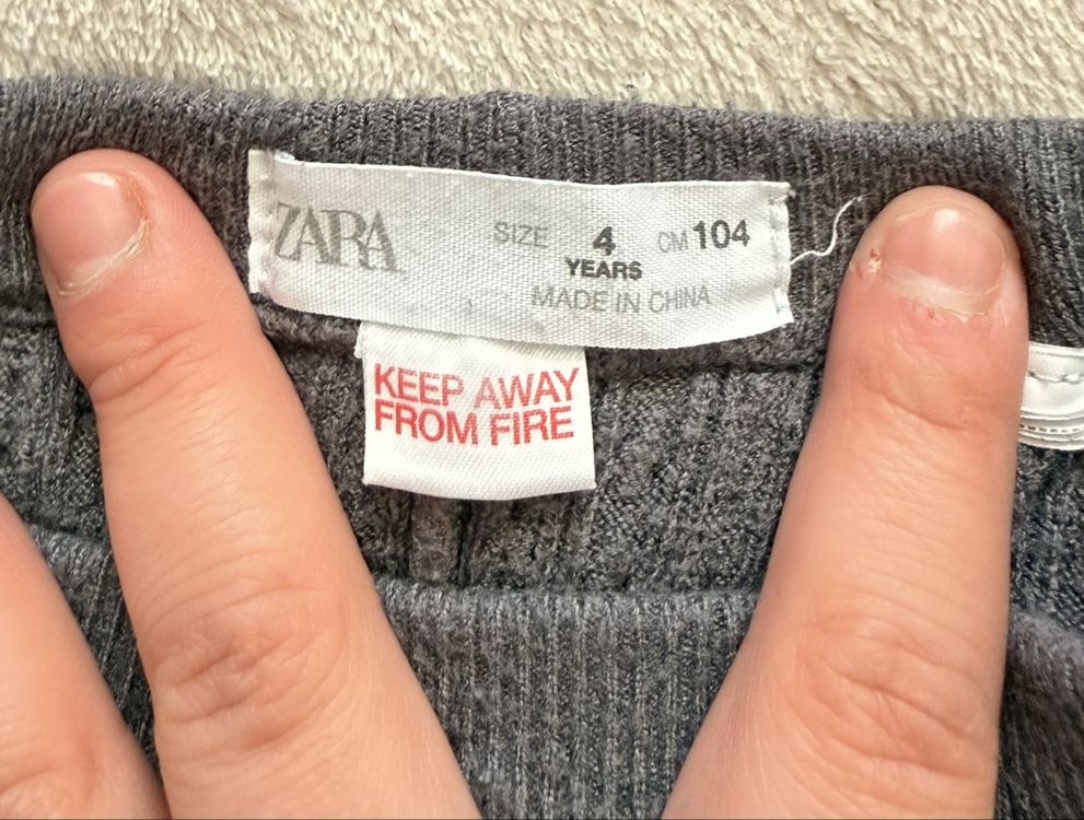 Zara Strickhose, Grau, Grösse 104 (4 Jahre) (Gebraucht) in Basel für ...