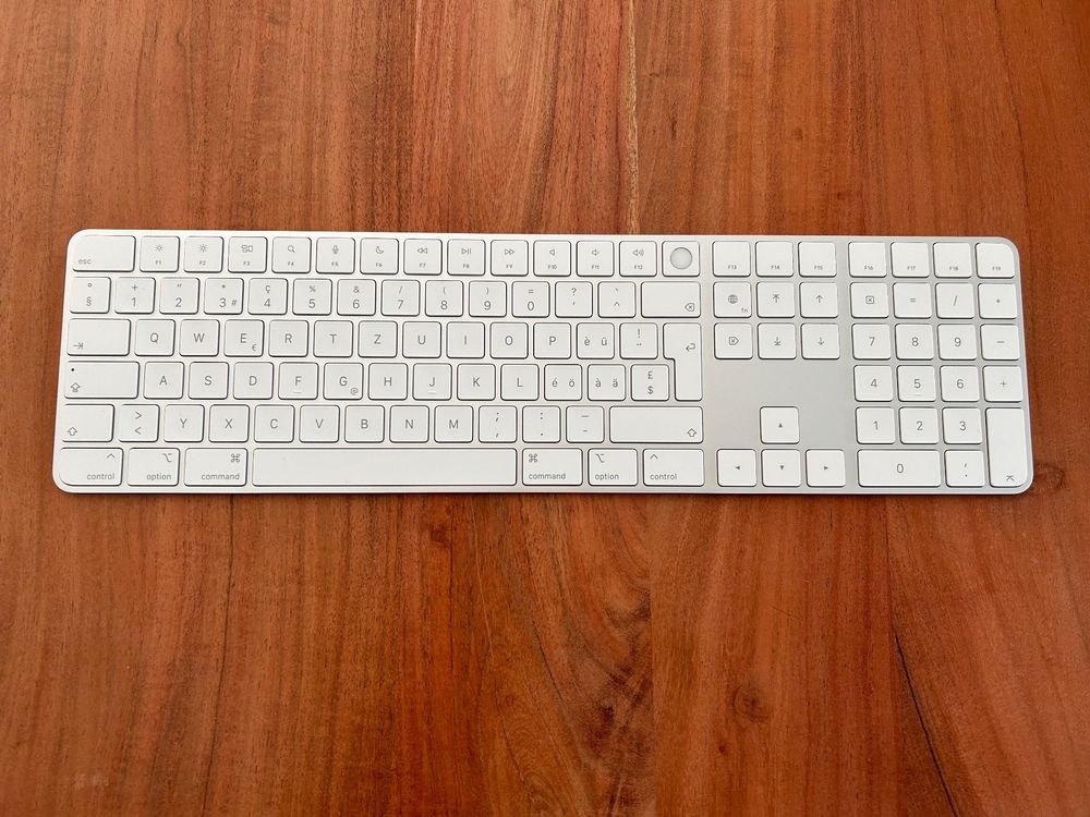 Apple Magic Keyboard mit Touch ID | Kaufen auf Ricardo