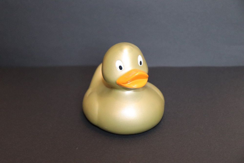 goldene Badeente (Gebraucht) in Adlikon b.Regensdf für CHF 1 – mit ...