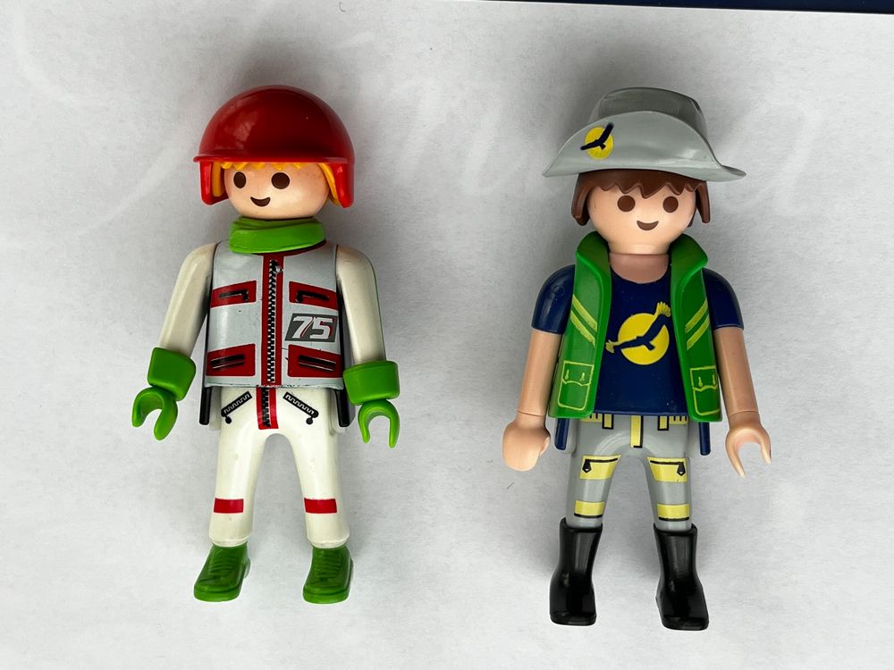 Zwei seltene Playmobil-Figuren mit Accessoires (Gebraucht) in Winterthur für CHF 3 – mit ...