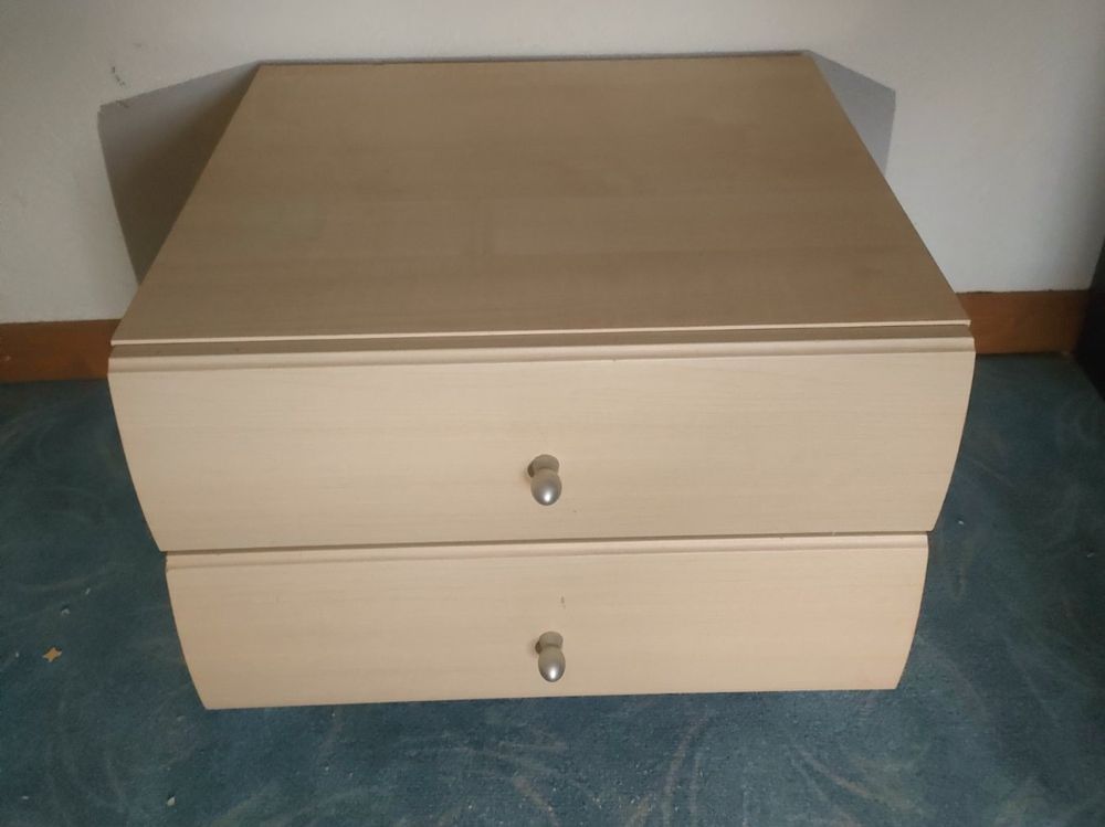 2 Nachttischli (Gebraucht) in Riedholz für CHF 1 – nur Abholung auf Ricardo kaufen