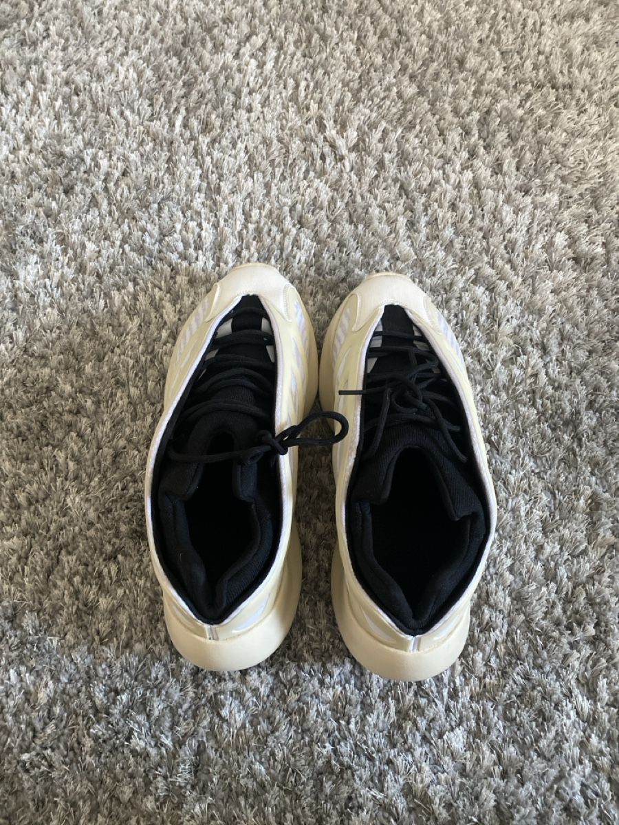 Yeezy 700 V3 Azael - Taille 44 neuves jamais portées (Neuf (Voir ...