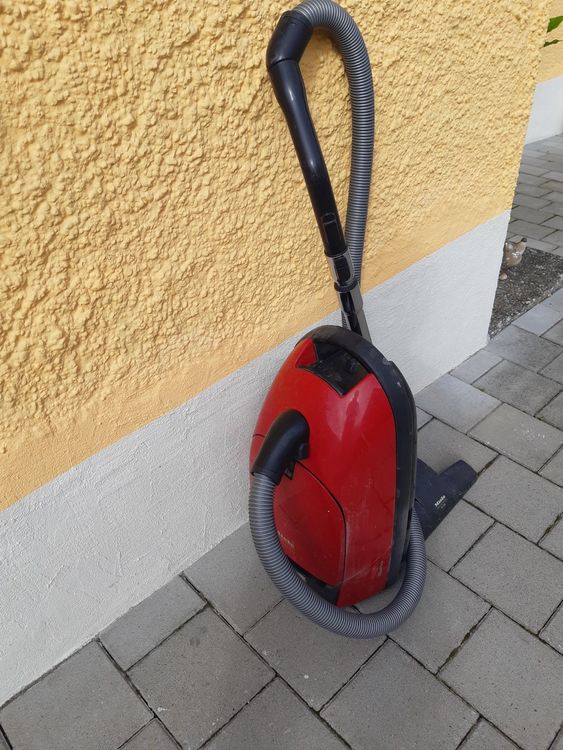 Staubsauger Miele S424i 1500 Watt | Kaufen auf Ricardo