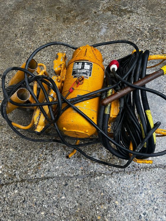 Betonumformer mit Beton fibrier Nadel zu Bagger (Gebraucht) in ...