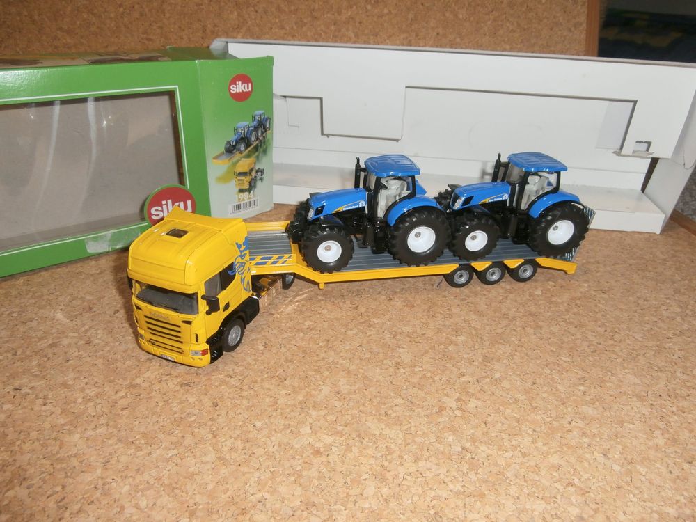 SIKU 1984 Scania R 620 mit Tieflader und Traktoren (Neu und originalverpackt) in Läufelfingen ...