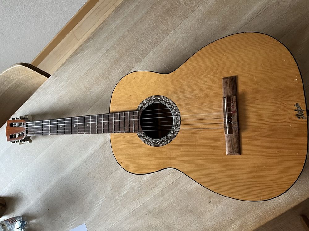 Einfache Gitarre, auf wunsch mit hülle | Kaufen auf Ricardo