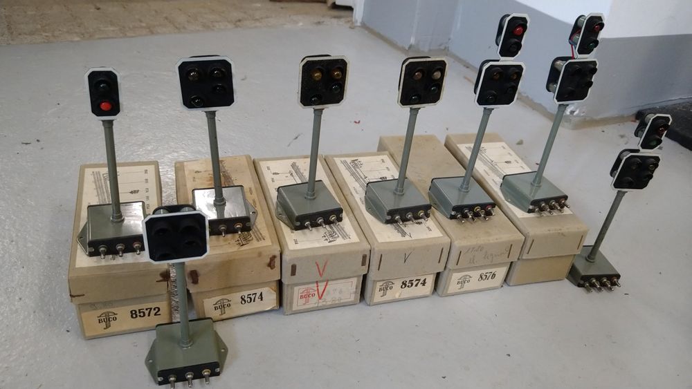 Signale, Laternen und Gleise Spur 0 | Kaufen auf Ricardo