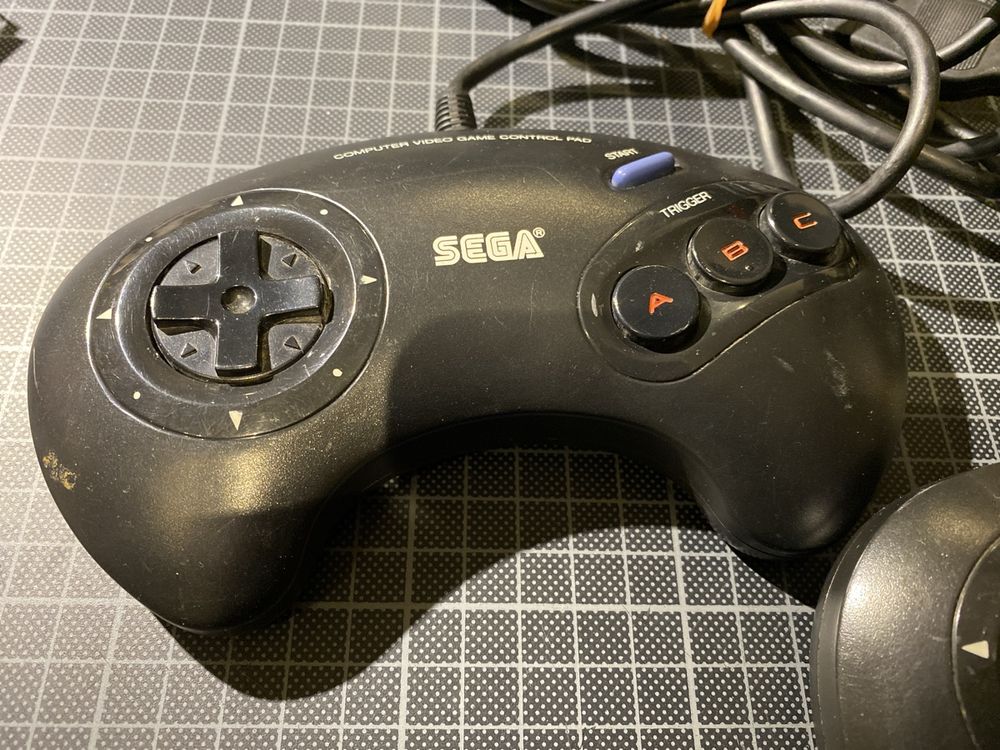 2 Stk Mega Drive Controller defekt | Kaufen auf Ricardo