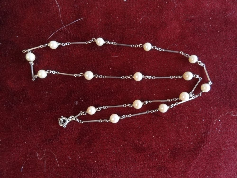 TRES JOLIE COLLIER EN OR GRIS 18 CARAT AVEC 15 PERLES | Kaufen auf Ricardo