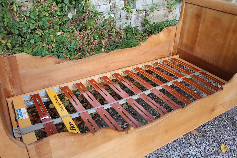 Holzbett / Massivholzbett / Kinderbett Antik, 95 x 193 cm (Gebraucht ...