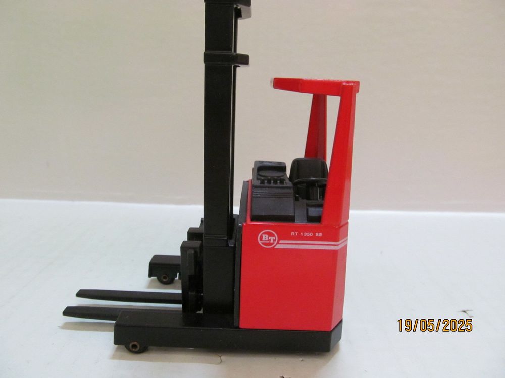 HUBSTAPLER BT RT 1350 SE JOAL SPAIN 1:24 (Gebraucht) in Grueningen für ...