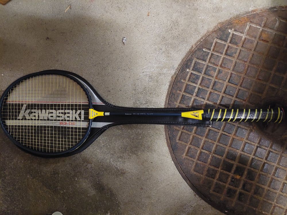 Kawasaki Badminton Racket inkl. Shuttles (Gebraucht) in Zürich für CHF ...