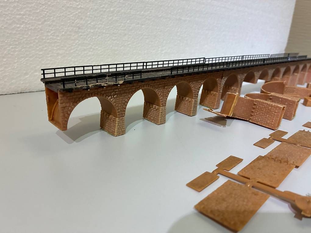 Spur N Konvolut Brücke für Bastler mit Ersatzteilen (Defekt) in Sissach ...