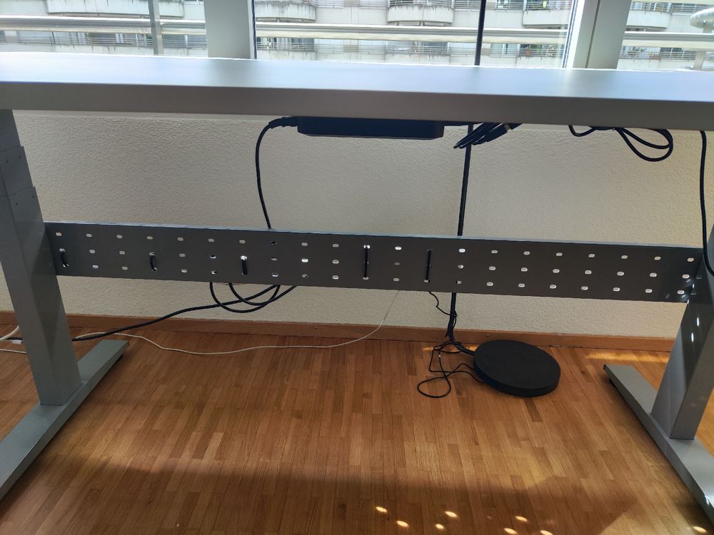 Electric Height Adjustable Standing Desk - Silver Grey (Gebraucht) in ...