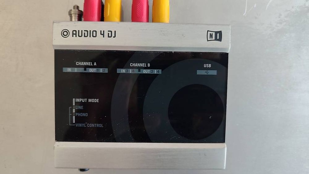 Traktor Scratch 2: Audio 4 DJ Interface + 2× Timecode-Vinyl (Gebraucht ...