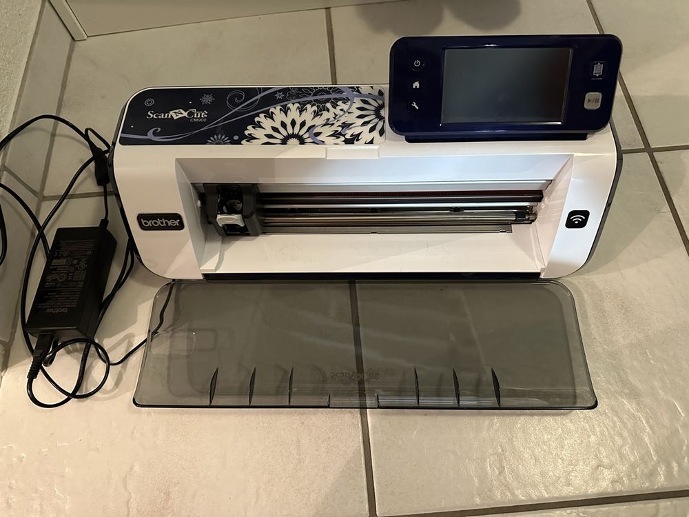 Brother ScanNCut CM900 - Plotter mit sehr viel Zubehör (Gebraucht) in ...