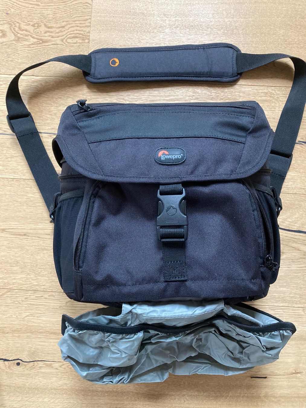 Lowepro Nova 180 AW II Kameratasche Innenmaß (B x H x T) 25. (Gebraucht ...