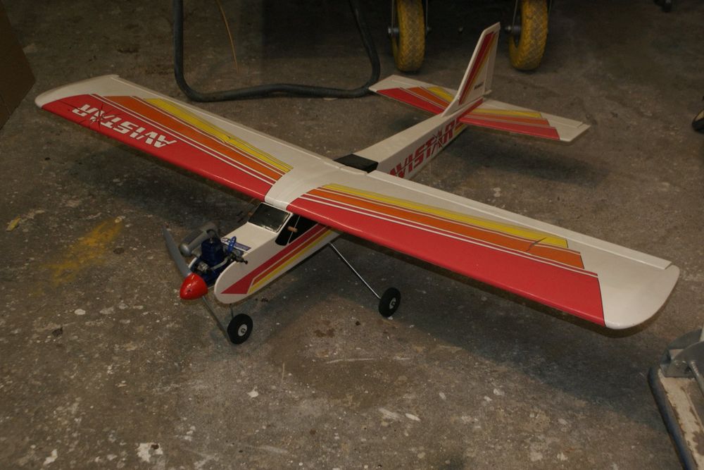 RC Flugzeug AVISTAR mit OS LA 40,Sprektrum Servo,Empfänger (Defekt) in ...