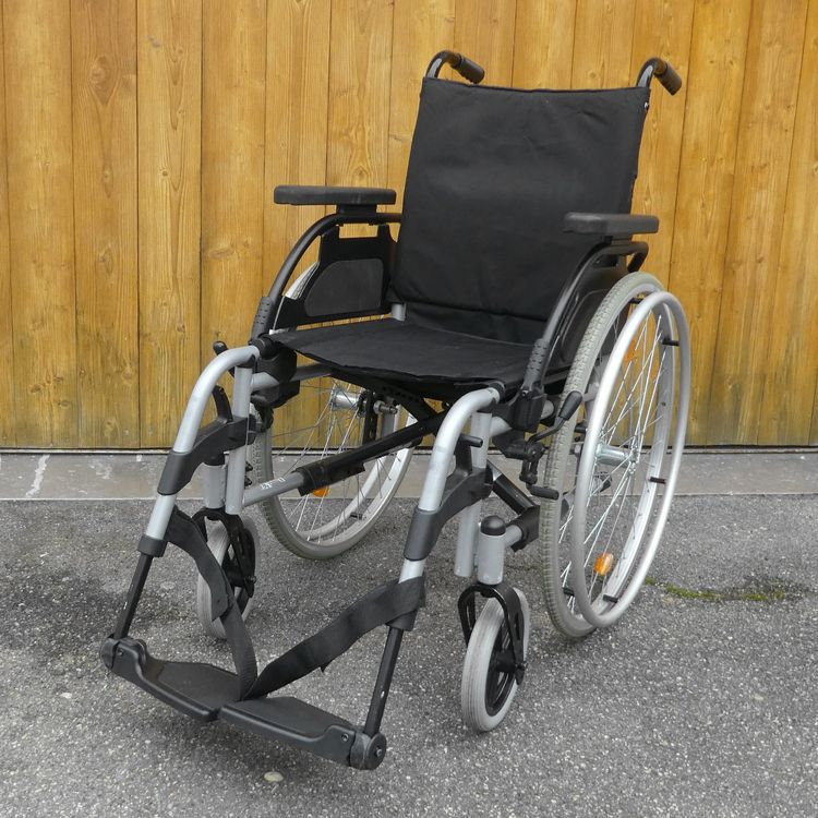 Rollstuhl Breezy, 42 cm Sitzbreite, nur CHF 149 | Kaufen auf Ricardo