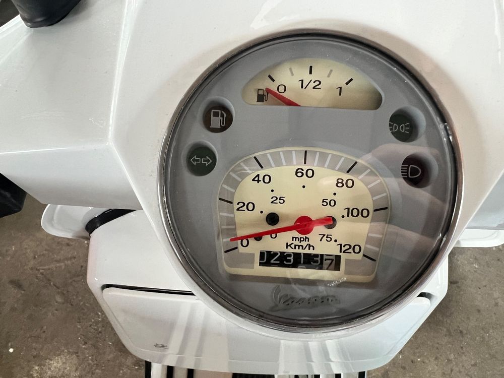 Vespa PX 125 Bj 2016, PX125 mit nur 2400 KM (Gebraucht) in Cressier FR ...