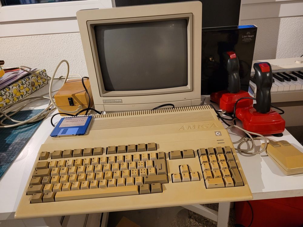 Amiga 500 mit Monitor und Zubehör (Gebraucht) in Waldkirch für CHF 185 ...