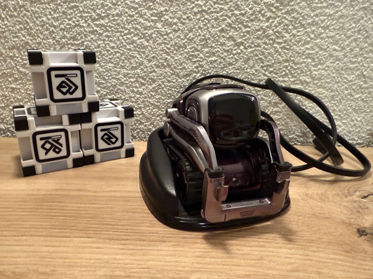 Cozmo Roboter - Anki Cozmo (Gebraucht) in Steffisburg für CHF 100 – mit ...