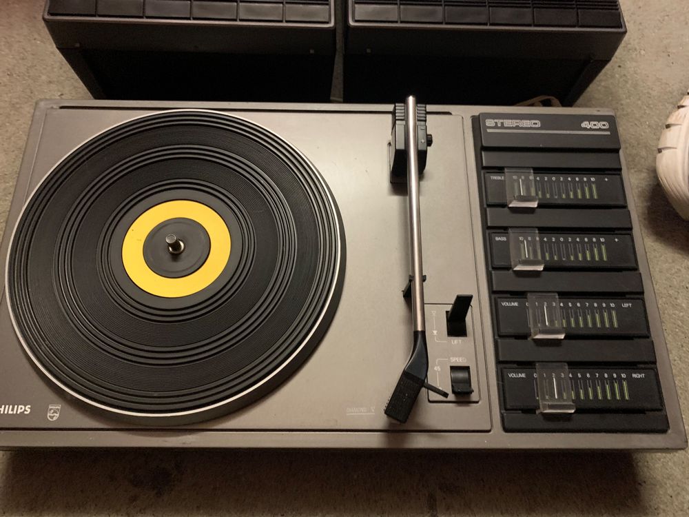 Philips Stereo 400 Plattenspieler mit 2 Lautsprecher | Kaufen auf Ricardo