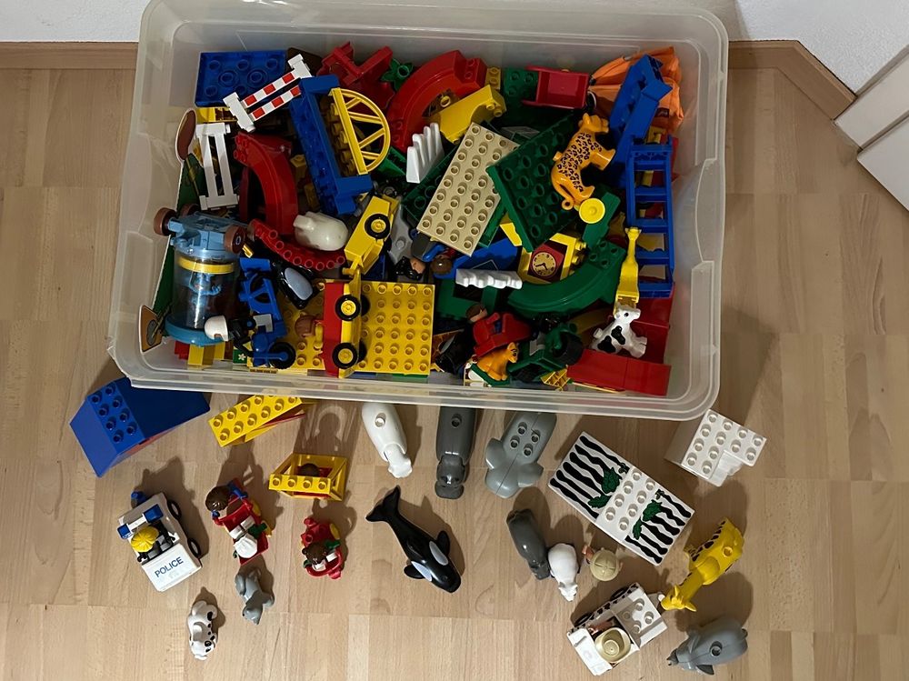 Lego - Duplo: Kiste mit Bausteinen, Figuren etc. | Kaufen auf Ricardo
