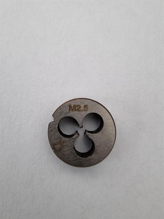 M2.5 Schneideisen M2.5x0.45 (Neu und originalverpackt) in Eglisau für CHF 4 – mit Lieferung auf ...