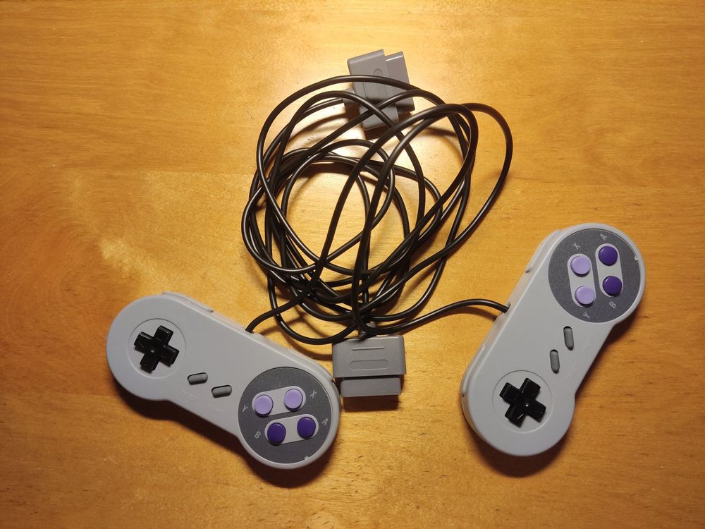 2 Super Nintento (SNES) Controller (Neu (gemäss Beschreibung)) in ...