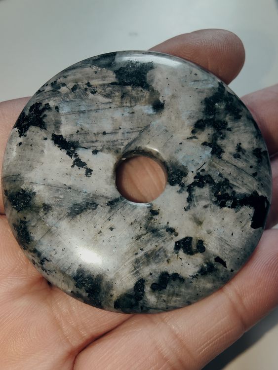 Donut en pierre naturelle (Gebraucht) in Bernex für CHF 15 – mit Lieferung auf Ricardo kaufen