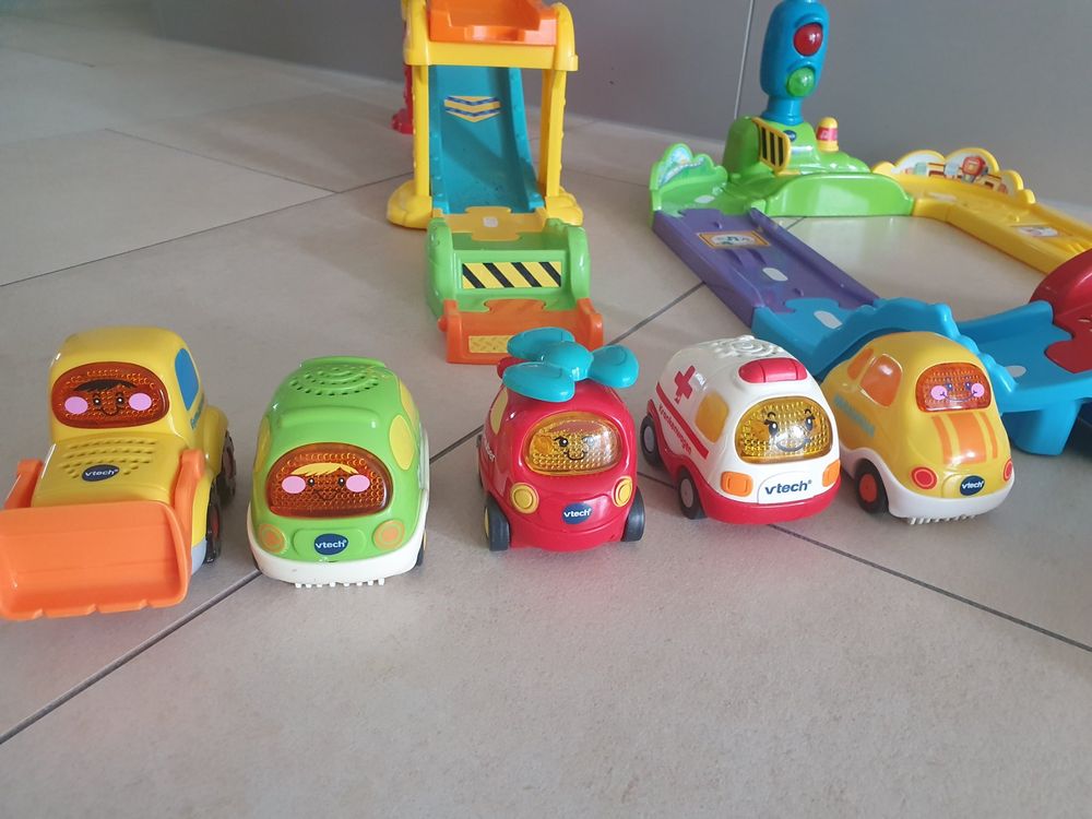 Vtech Tut Tut Set (11 Autos/Actionrampe/Strassen-Set) (Gebraucht) in ...
