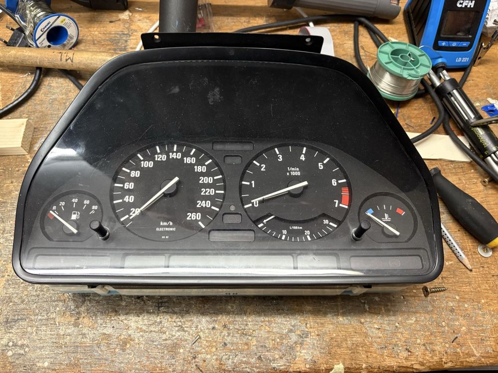 BMW E34 Kombiinstrument Tacho DEFEKT (Defekt) in Lüsslingen für CHF 40 ...