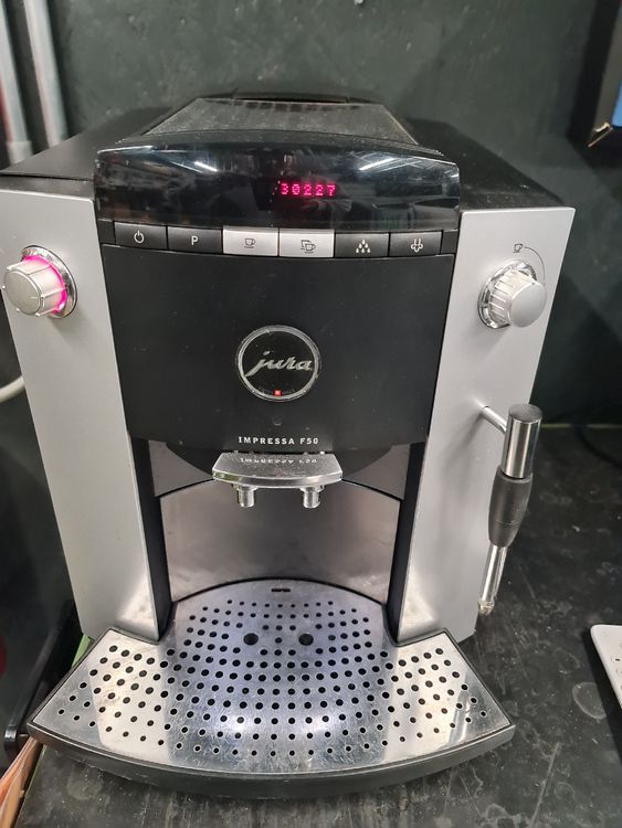 Jura Impressa F50 Kaffeevollautomat Occasion (Gebraucht) in Neuwilen für CHF 104 – nur Abholung ...