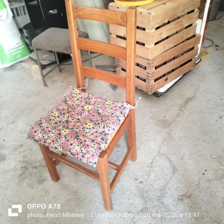 Chaises en bois, lot de 6 (Gebraucht) in Cheyres für CHF 130 – nur ...