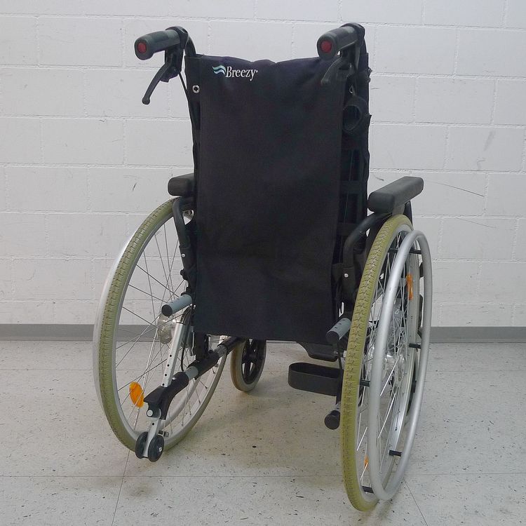Rollstuhl Breezy, SB 38 cm, Zusatzbremsen, nur CHF 229 (Gebraucht) in Lengnau für CHF 229 – mit ...