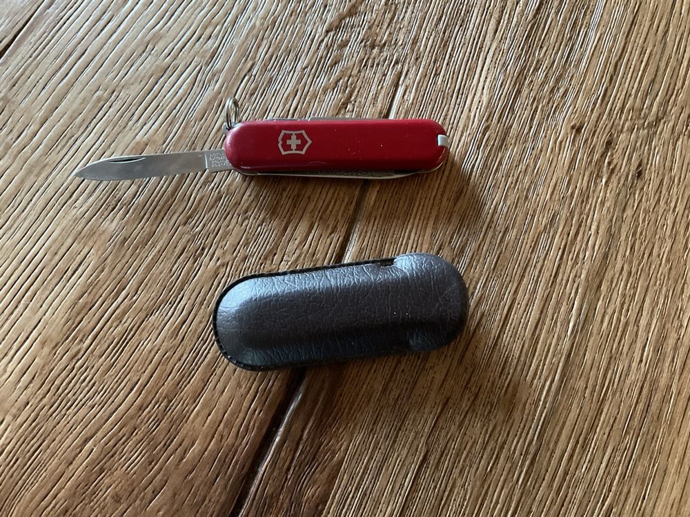 Kleines Victorinox Sackmesser mit Schutzhülle (Neu (gemäss Beschreibung ...