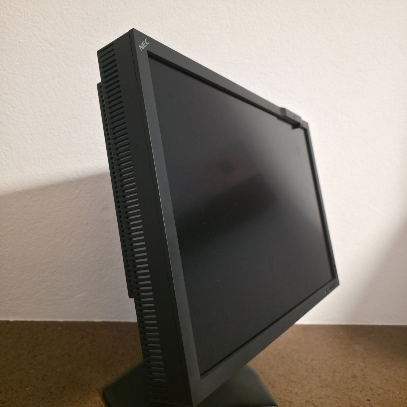 NEC Monitor MD242C2 (Gebraucht) in Abtwil SG für CHF 20 – mit Lieferung ...