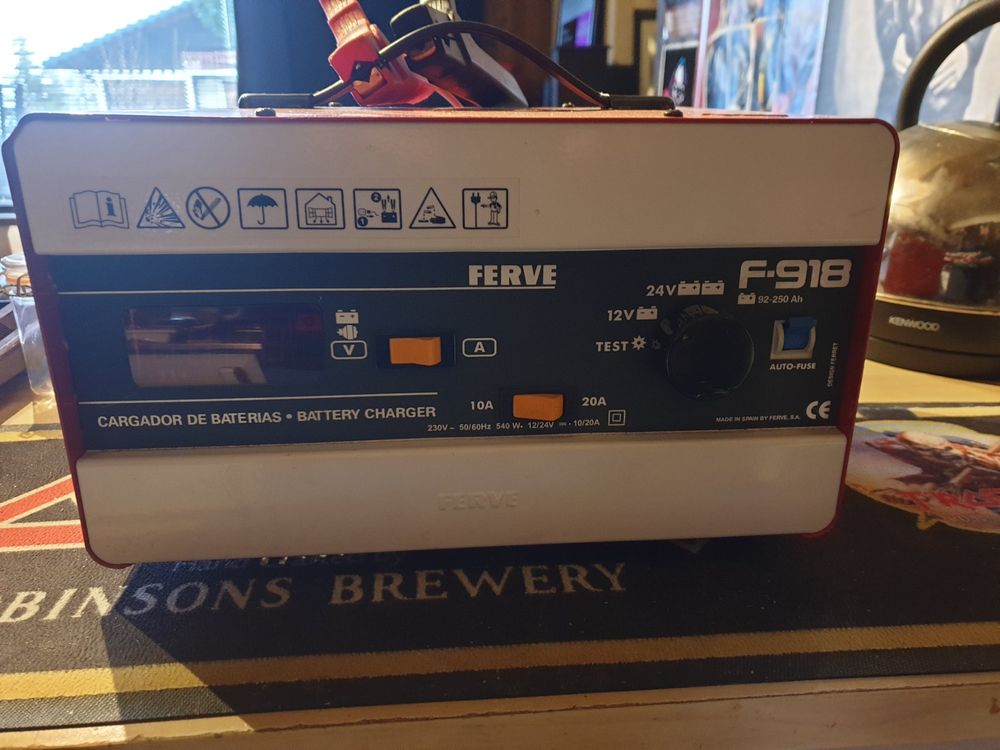 Batterie Ladegerät 12 - 24 V Model mit 10/20 Amp Ferve F918 | Kaufen auf Ricardo