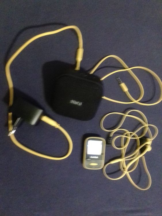 Sandisk Clip Sport MP3 Player 4GB mit externem Lautsprecher | Kaufen ...