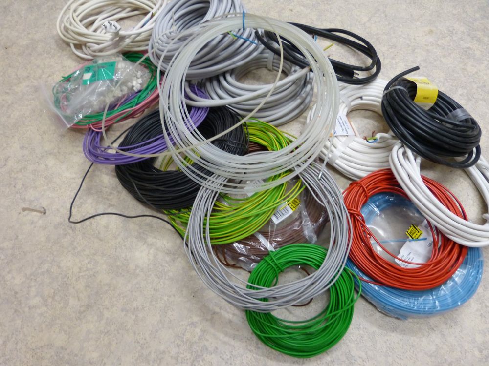 Installationsdrähte, 230V Kabel, Einzugsband und Brieden (Gebraucht) in ...